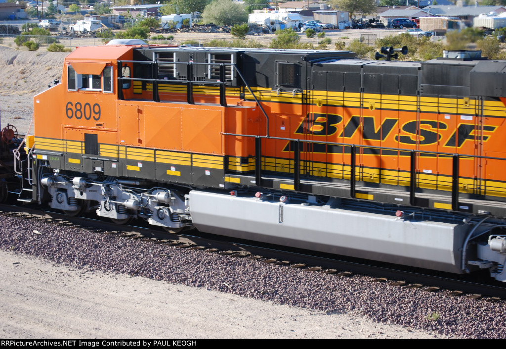 A Very Brand New BNSF 6809 heads into the Barstow yard as a #4 unit on a eastbound Z at 16:20 pm ...